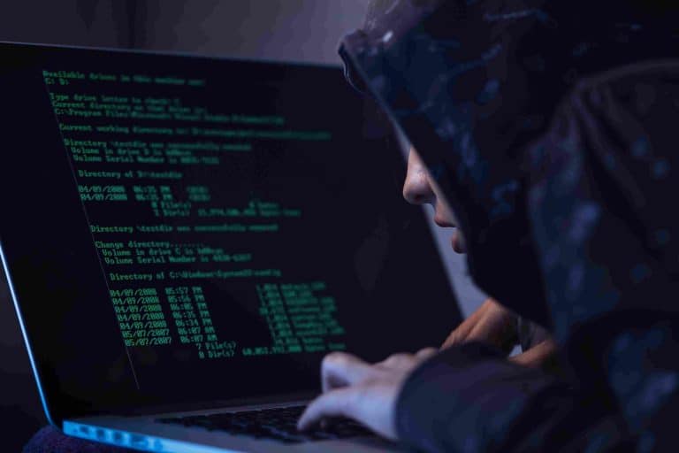 Hacking Adalah Pengertian, Contoh & Cara Kerjanya