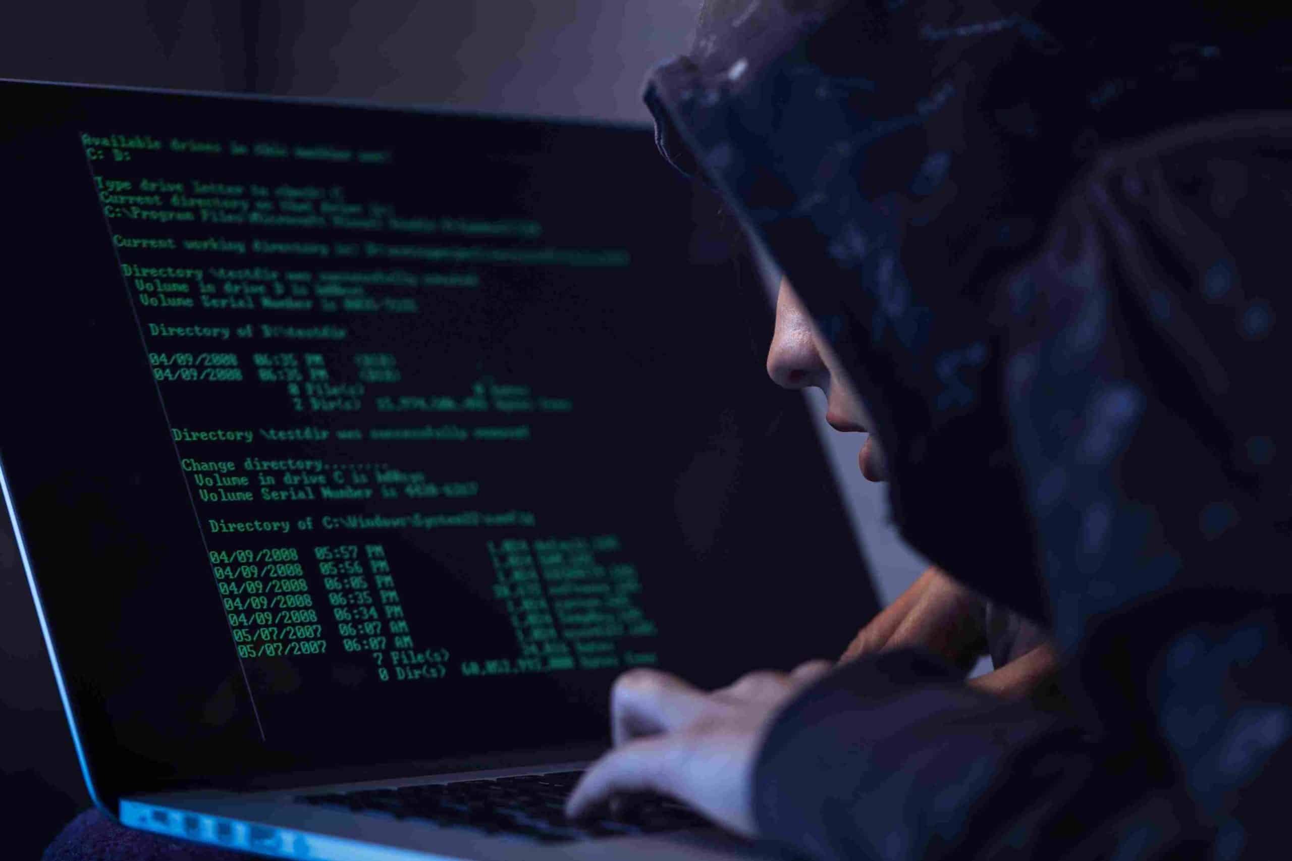 Hacking Adalah Pengertian, Contoh & Cara Kerjanya